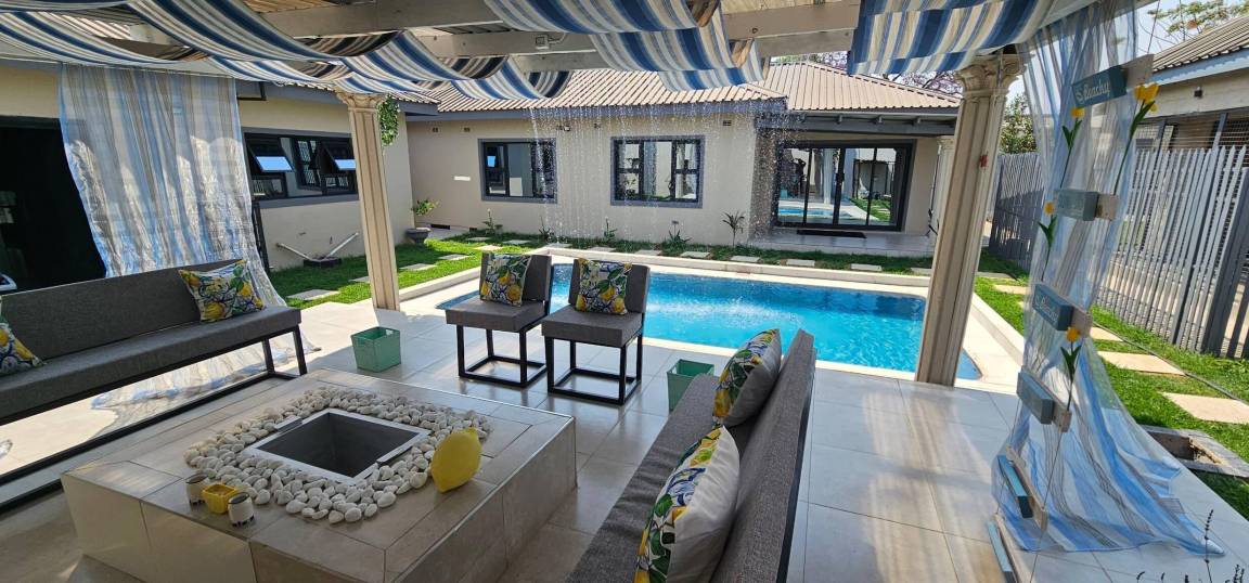 600 M² House ∙ 4 Bedrooms ∙ 8 Guests - Harare