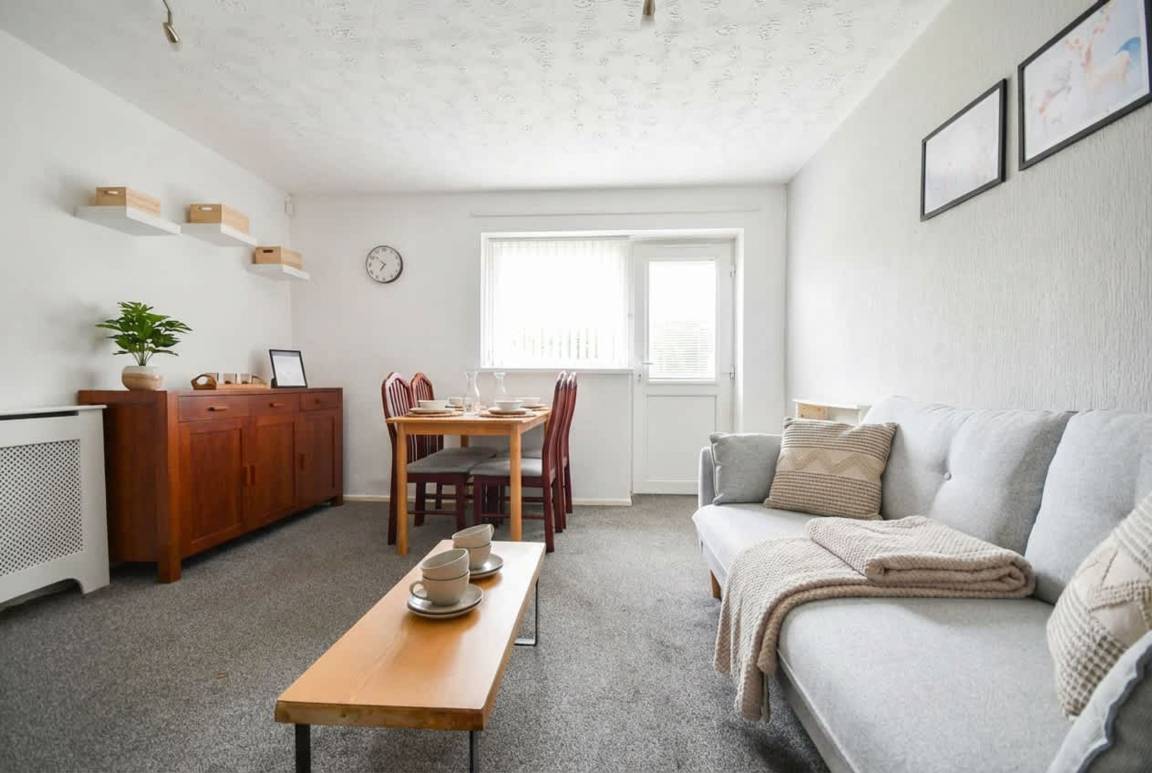 Apartment ∙ 2 Bedrooms ∙ 4 Guests - Preston