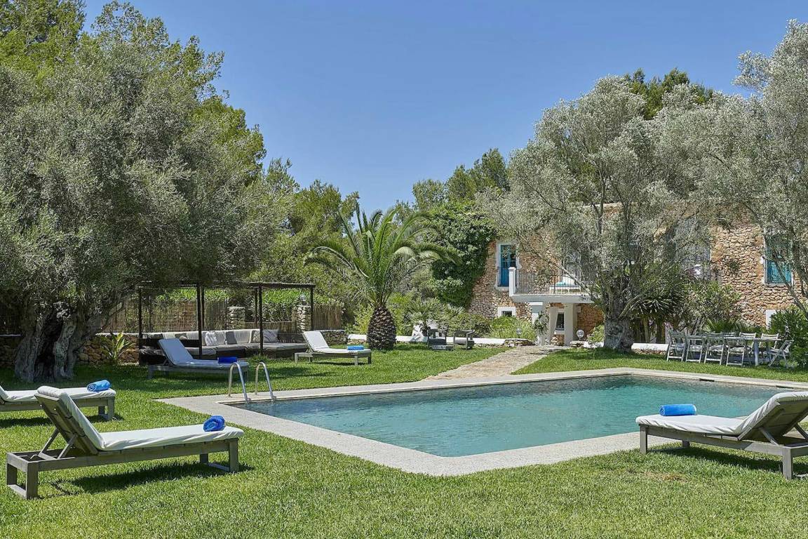 Villa ∙ 6 Bedrooms ∙ 12 Guests - Ibiza