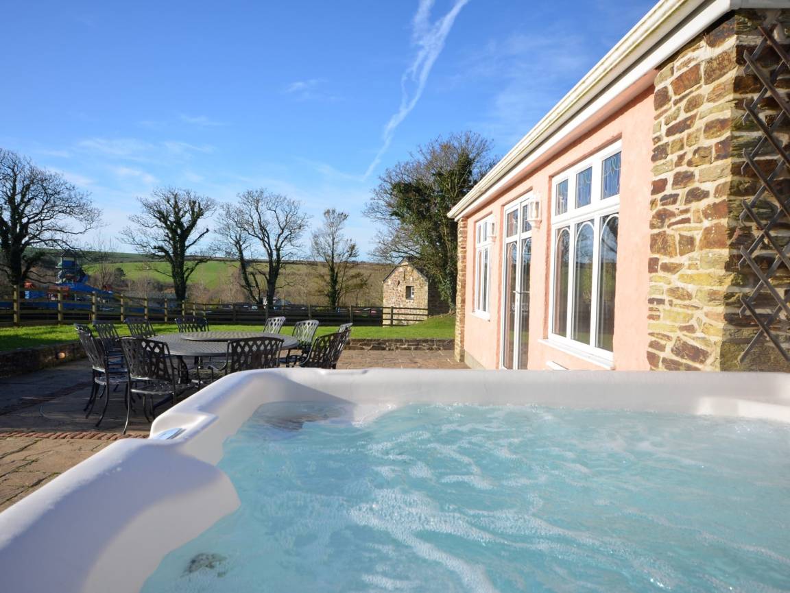 Cottage ∙ 6 Bedrooms ∙ 12 Guests - Polzeath Beach