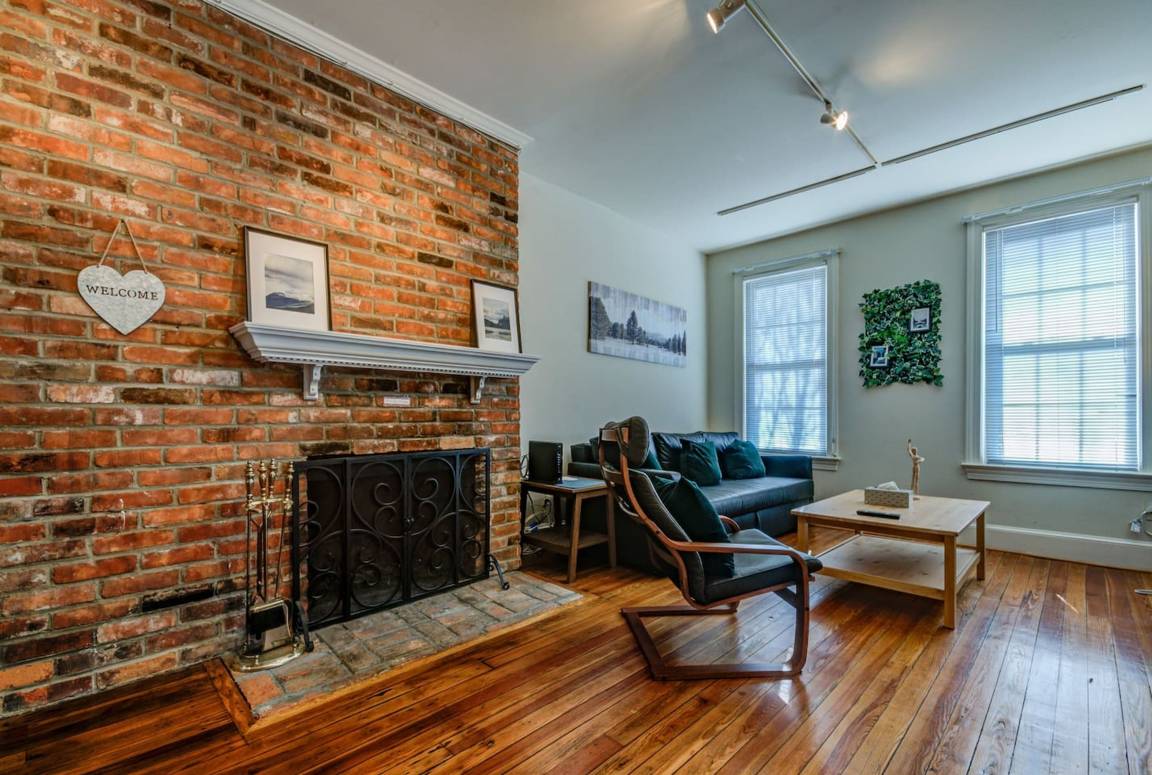 Apartment ∙ 3 Bedrooms ∙ 9 Guests - Alexandria, VA