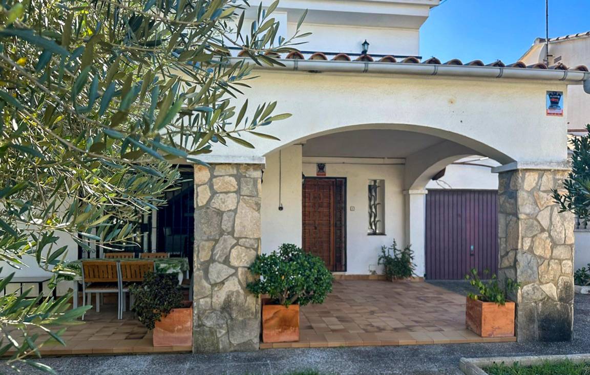 150 M² Maison De Vacances ∙ 4 Chambres ∙ 6 Personnes - Coma-ruga