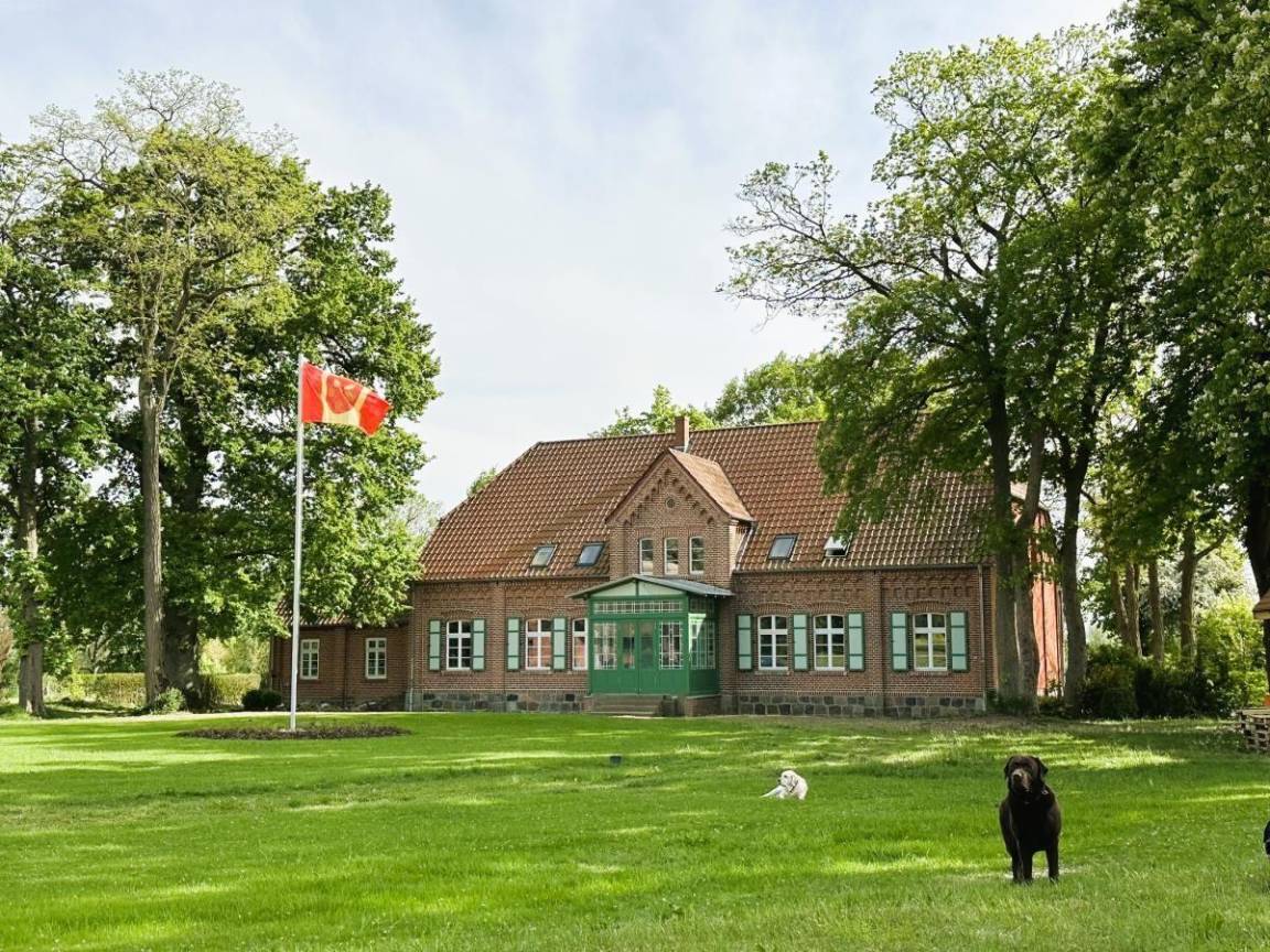 400 M² Ferienhaus ∙ 5 Schlafzimmer ∙ 10 Gäste - Neustadt-Glewe