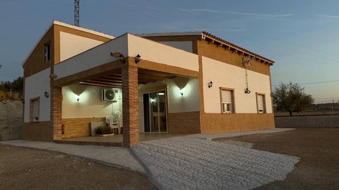 120 M² House ∙ 3 Bedrooms ∙ 14 Guests - Mula