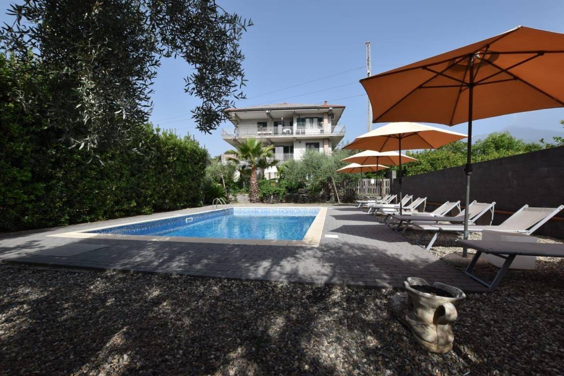 80 M² Apartamento ∙ 2 Habitaciones ∙ 5 Huéspedes - Catane