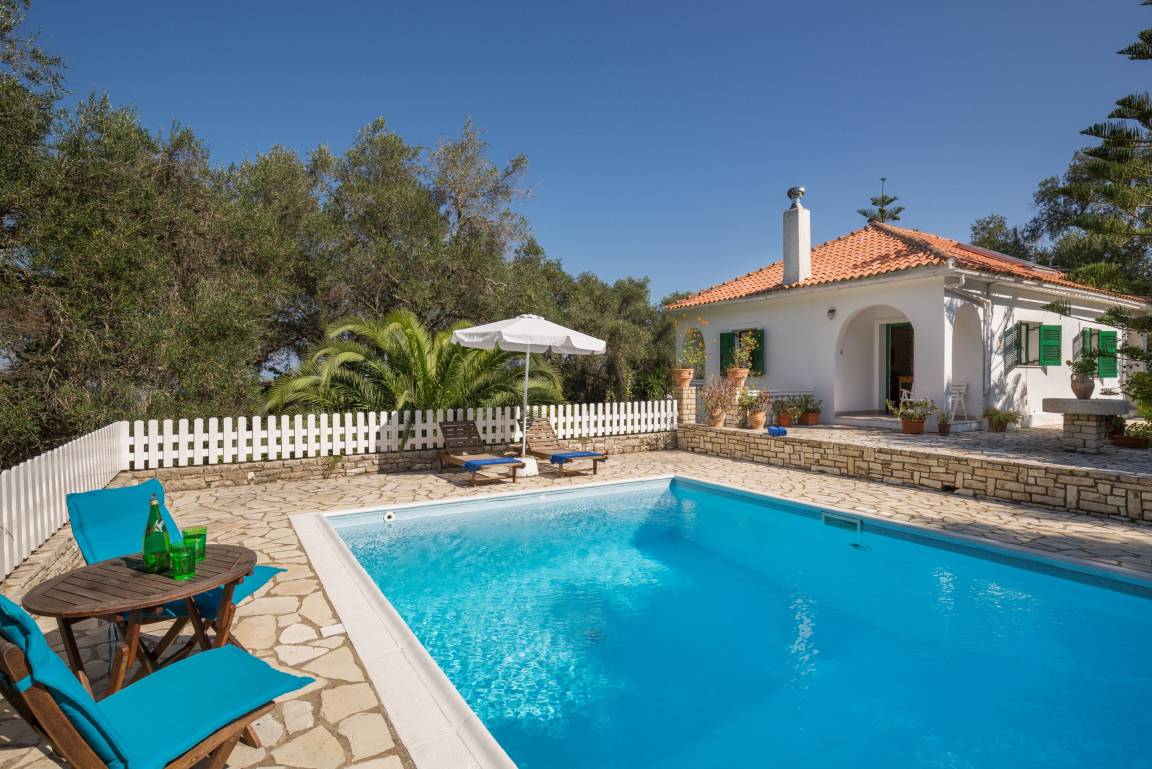 70 M² Villa ∙ 2 Bedrooms ∙ 4 Guests - Paxi
