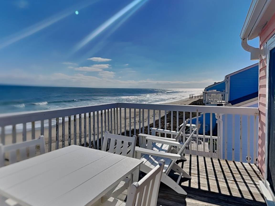 99 M² Condo ∙ 3 Bedrooms ∙ 6 Guests - Kure Beach, NC