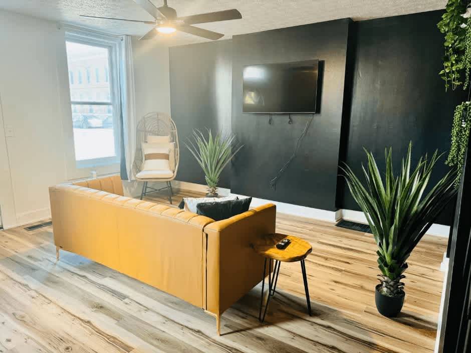 279 M² House ∙ 4 Bedrooms ∙ 18 Guests - Grove City, OH