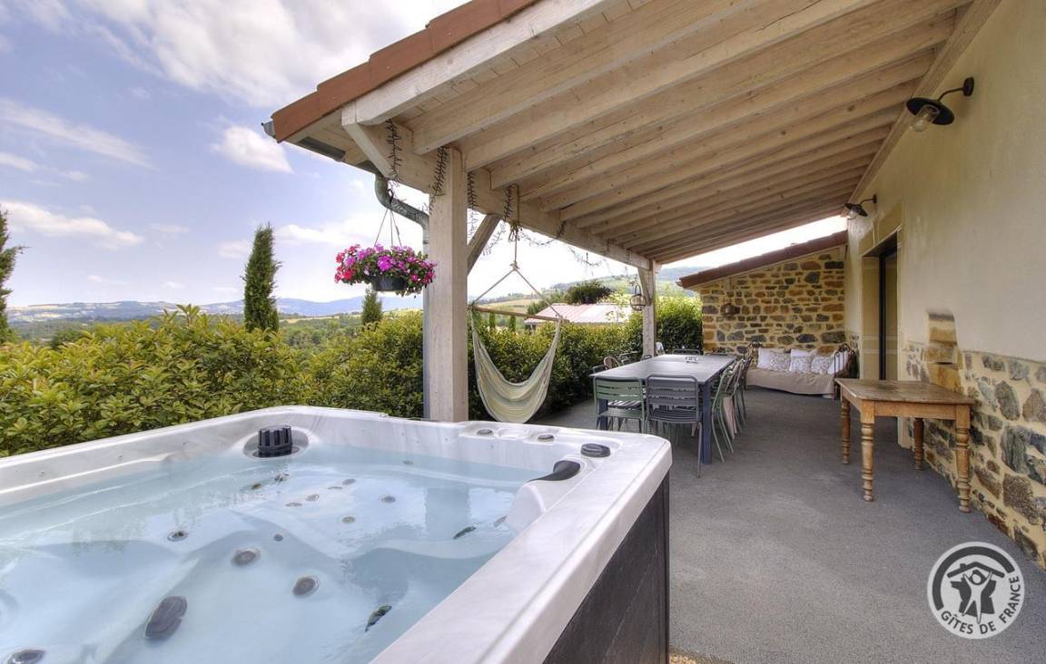 157 M² Gîte ∙ 4 Chambres ∙ 15 Personnes - Tarare