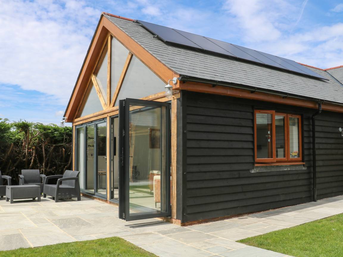 Cottage ∙ 2 Bedrooms ∙ 4 Guests - Hamble-le-Rice