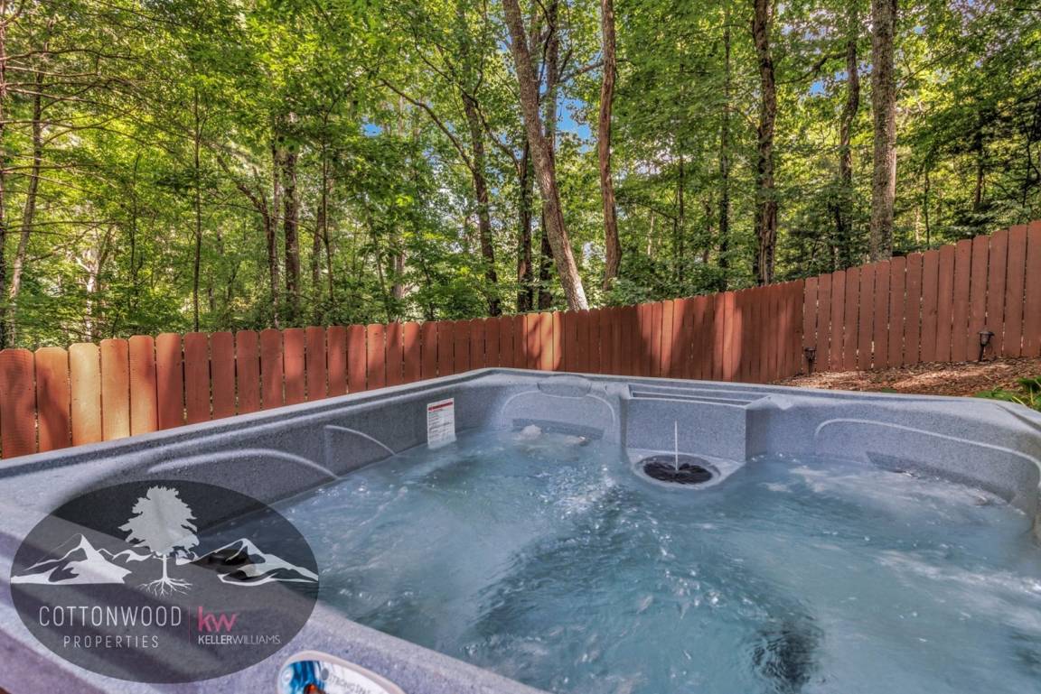 House ∙ 4 Bedrooms ∙ 8 Guests - Swannanoa, NC