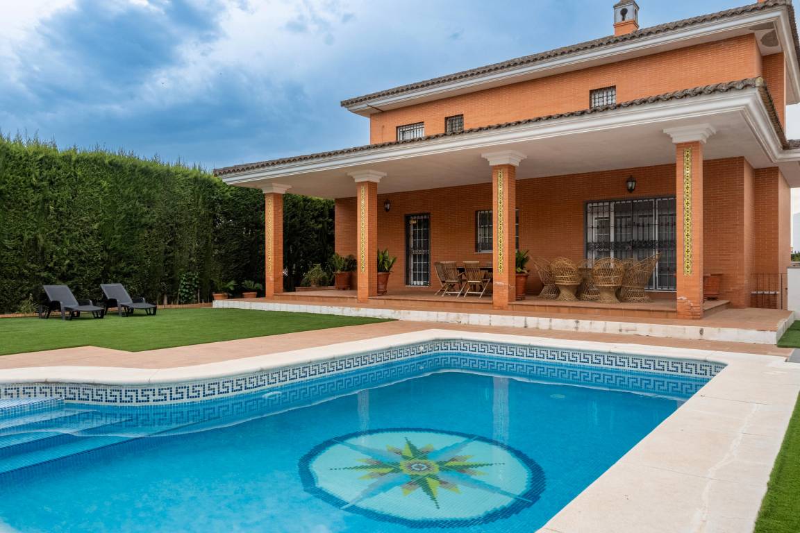 345 M² Villa ∙ 5 Chambres ∙ 8 Personnes - Sanlúcar la Mayor