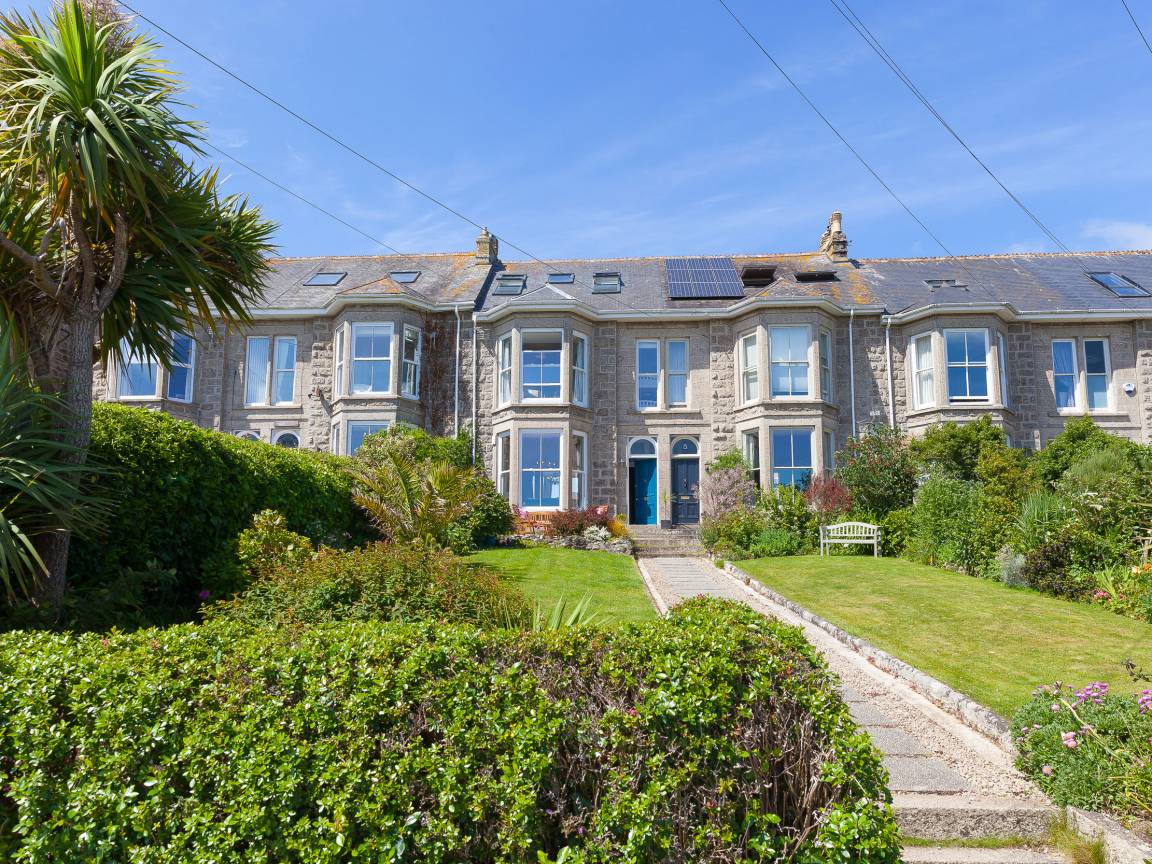 Cottage ∙ 6 Bedrooms ∙ 12 Guests - Hayle