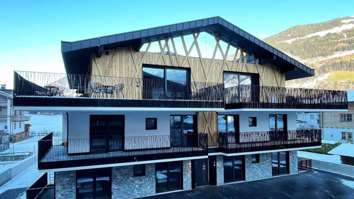 350 M² Ferienhaus ∙ 8 Schlafzimmer ∙ 20 Gäste - Zillertal