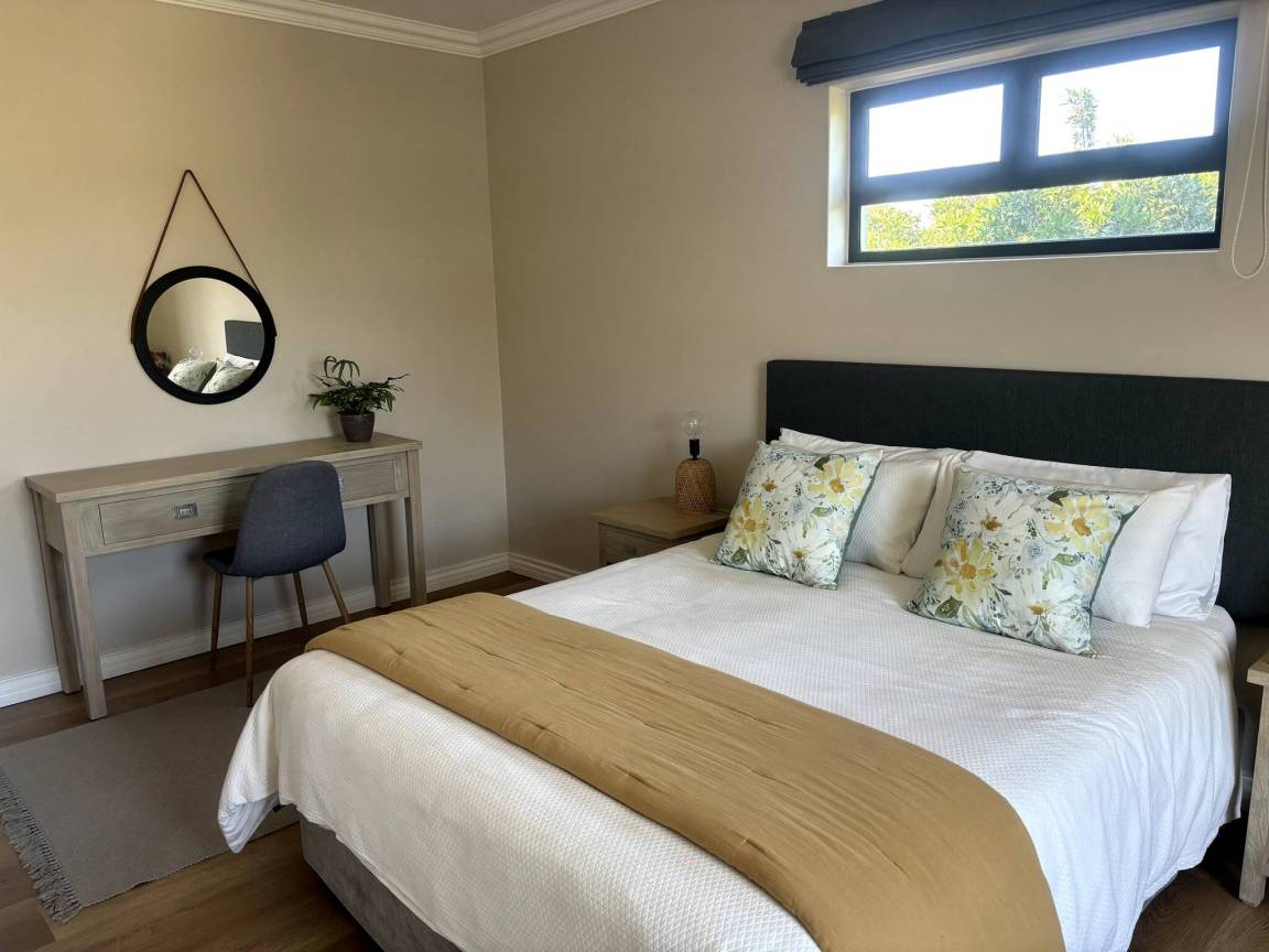 100 M² House ∙ 2 Bedrooms ∙ 4 Guests - Claremont
