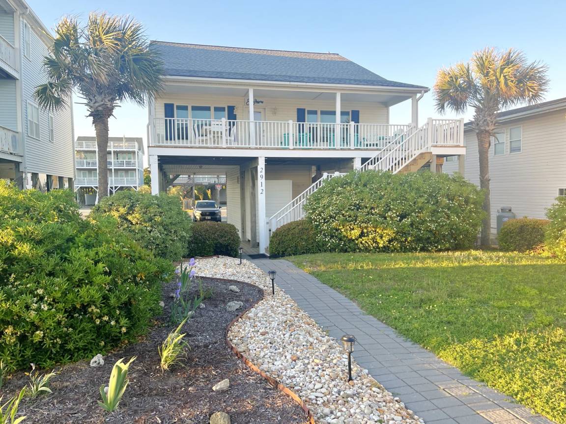 House ∙ 4 Bedrooms ∙ 11 Guests - Oak Island, NC