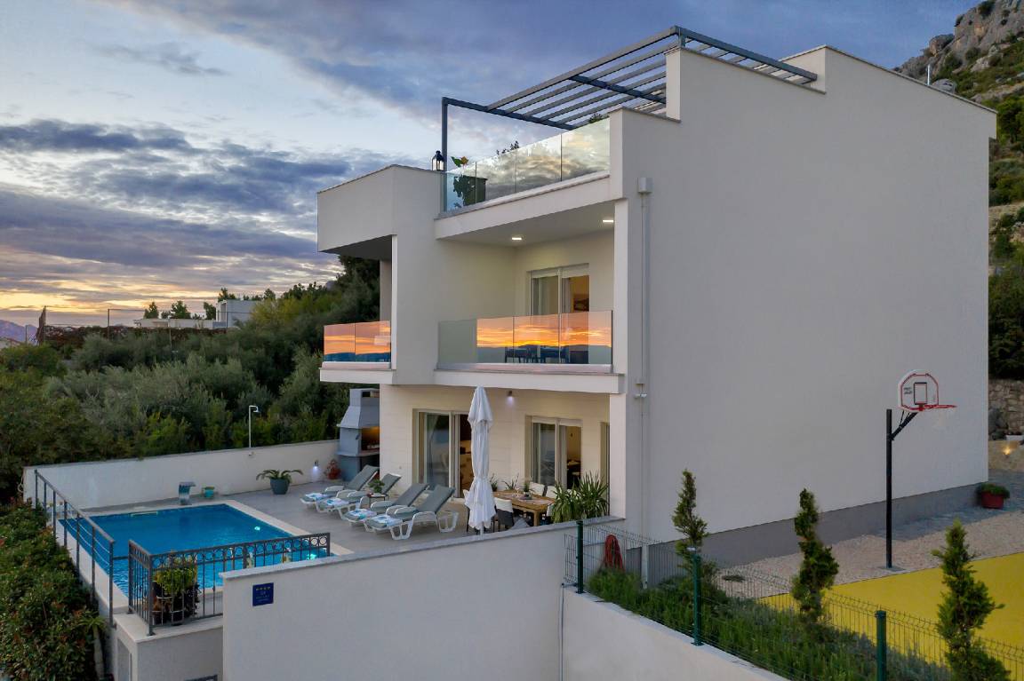 340 M² Maison De Vacances ∙ 4 Chambres ∙ 6 Personnes - Brela