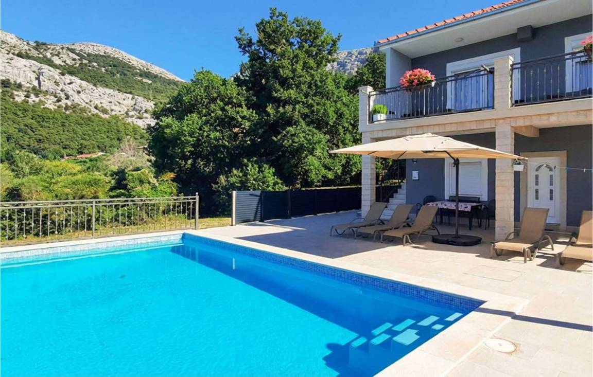 120 M² House ∙ 2 Bedrooms ∙ 4 Guests - Split