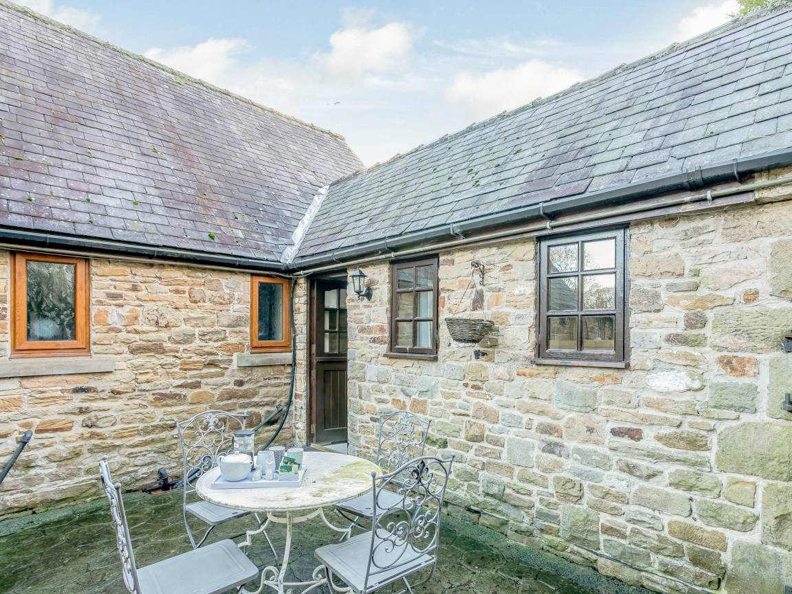 Cottage ∙ 2 Bedrooms ∙ 4 Guests - Chesterfield