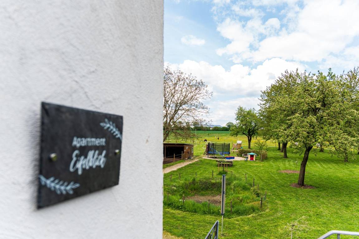 70 M² Ferienwohnung ∙ 1 Schlafzimmer ∙ 4 Gäste - Bitburg