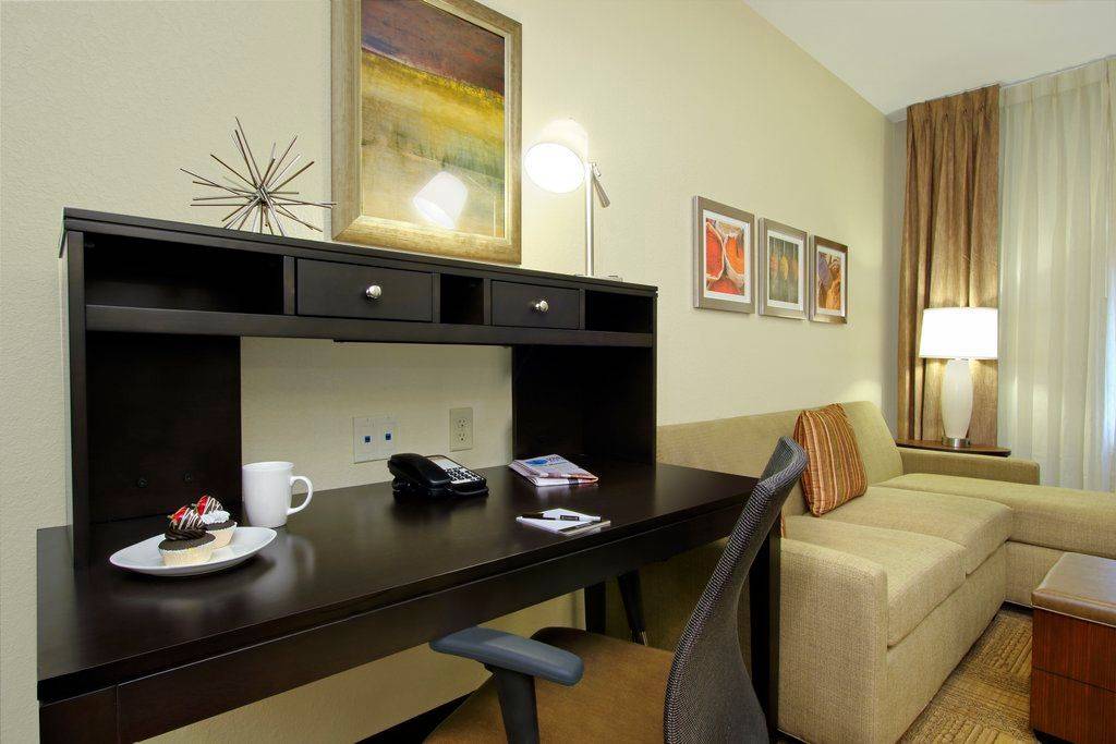 Hotel ∙ 2 Bedrooms ∙ 4 Guests - Odessa, TX