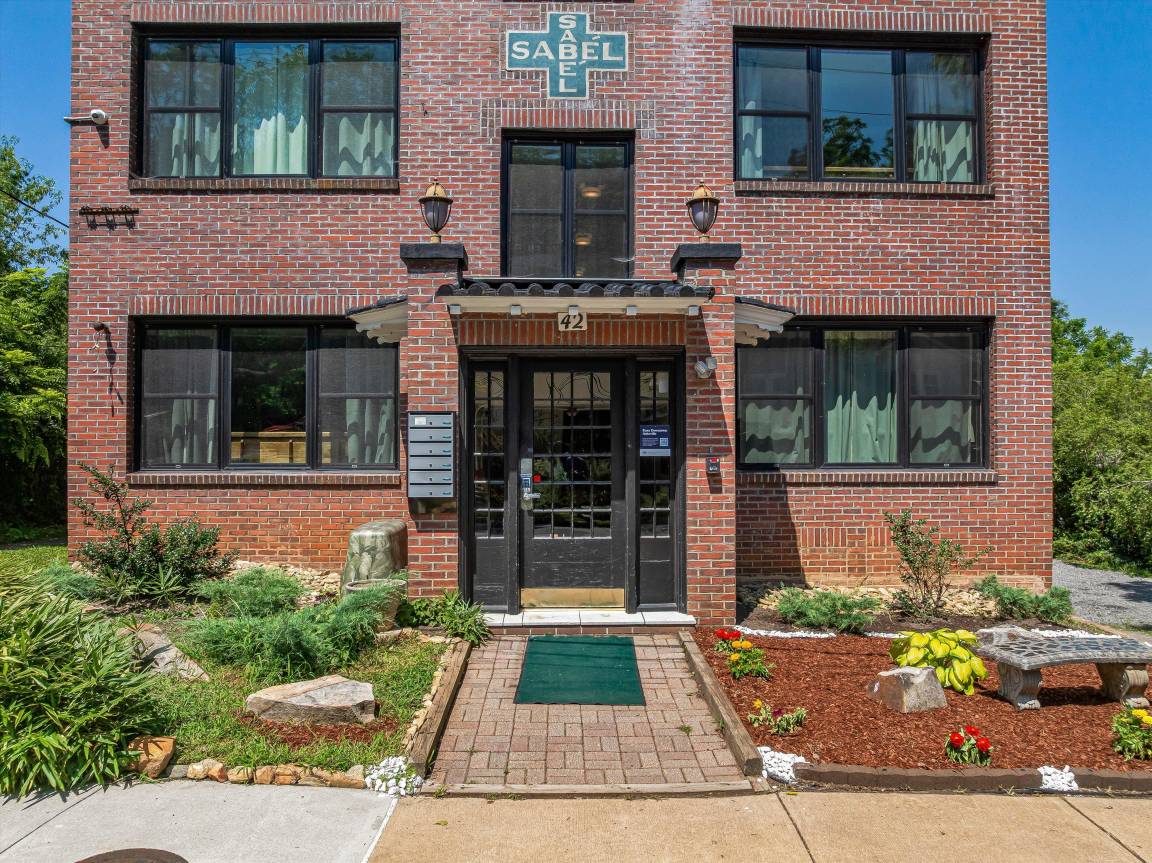 30 M² House ∙ 16 Bedrooms ∙ 32 Guests - Asheville, NC