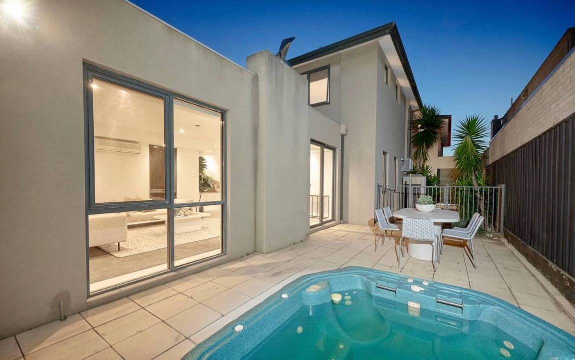 300 M² House ∙ 4 Bedrooms ∙ 7 Guests - Bayside City