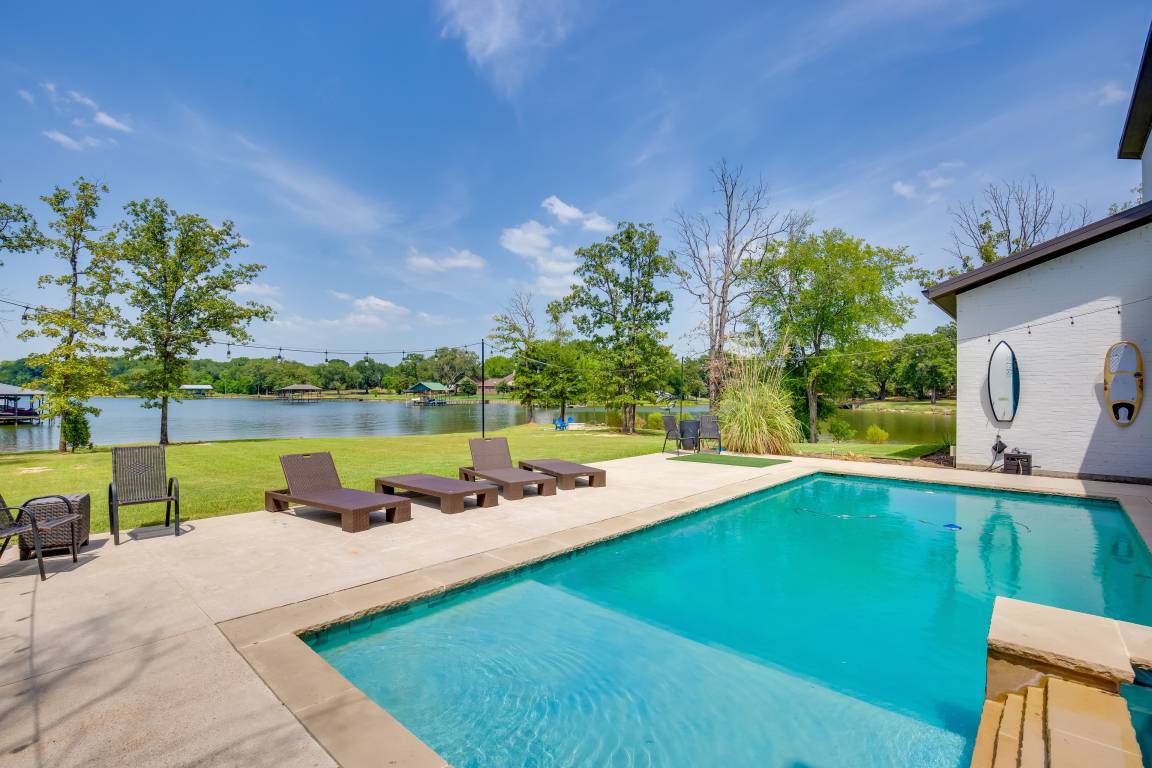 390 M² House ∙ 5 Bedrooms ∙ 18 Guests - Log Cabin, TX