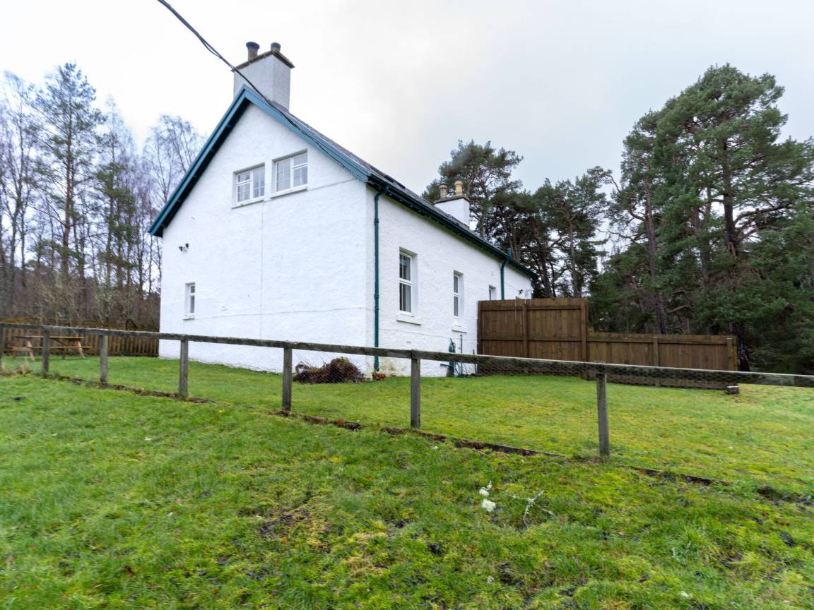 130 M² House ∙ 4 Bedrooms ∙ 8 Guests - Kingussie
