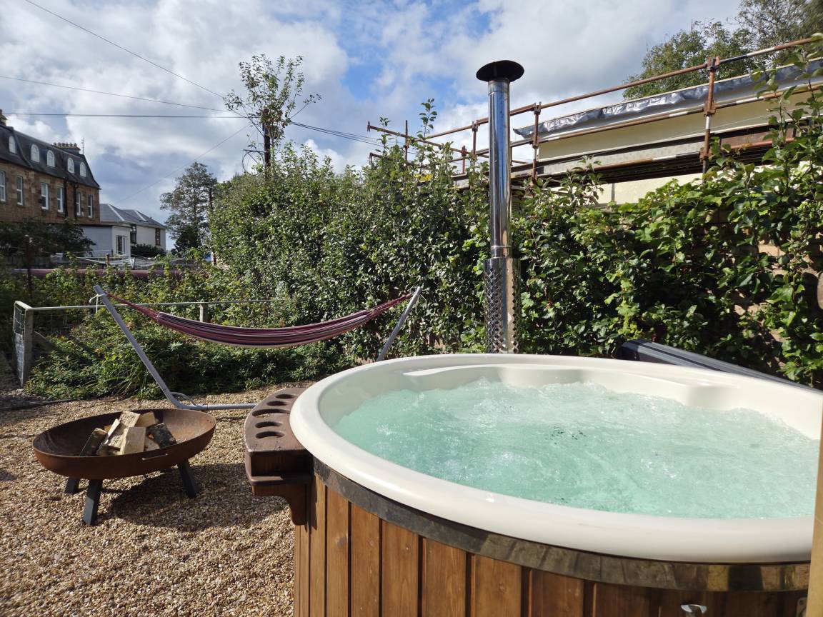 Cottage ∙ 7 Bedrooms ∙ 14 Guests - Bute