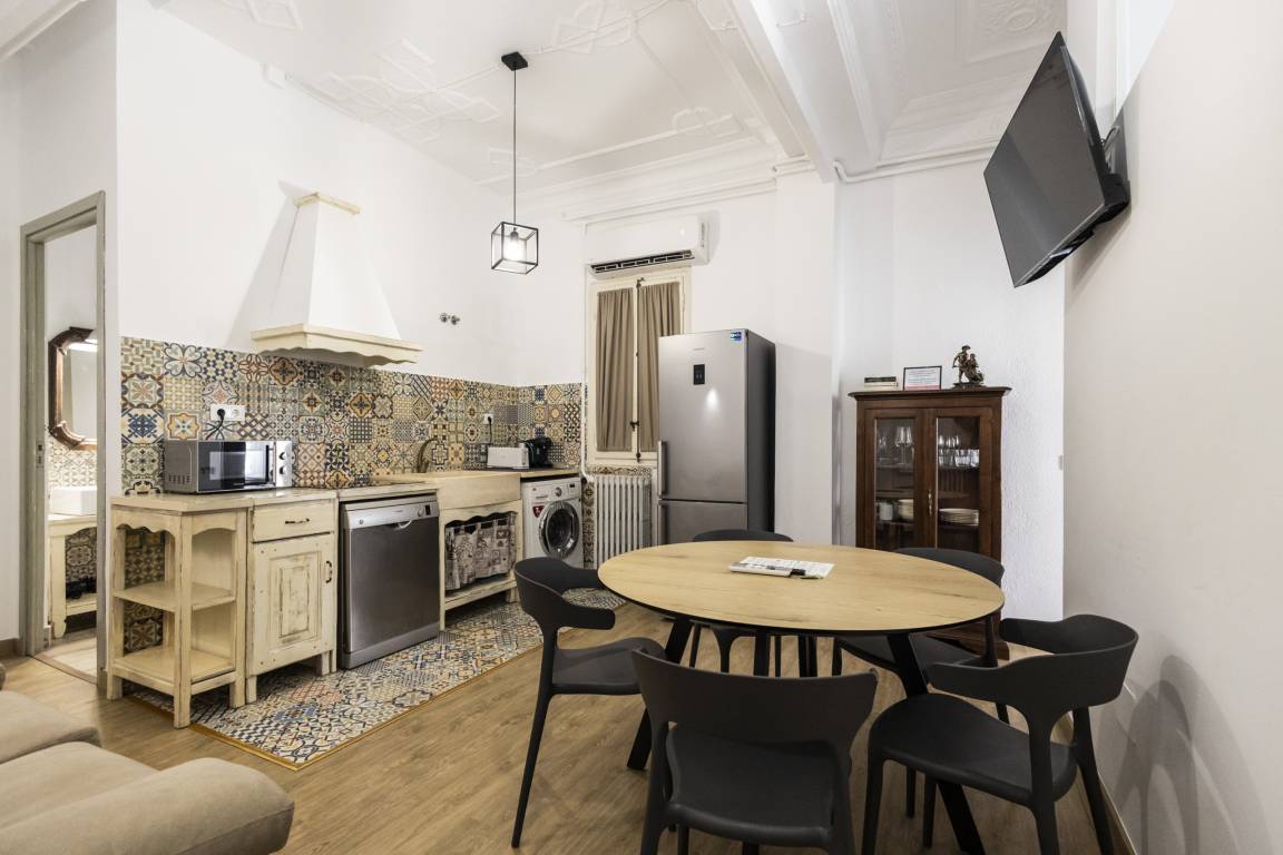 50 M² Apartamento ∙ 2 Habitaciones ∙ 5 Huéspedes - Valencia