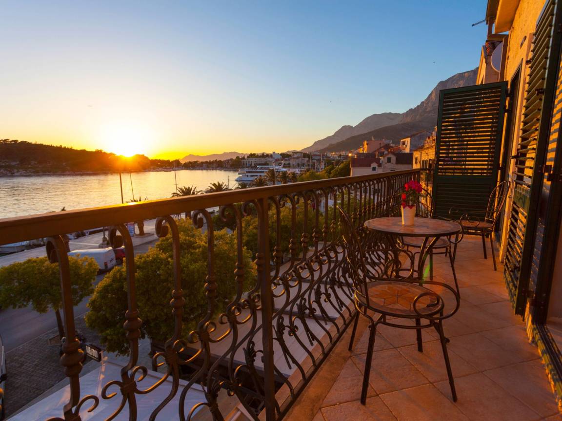 120 M² Apartment ∙ 2 Bedrooms ∙ 5 Guests - Makarska