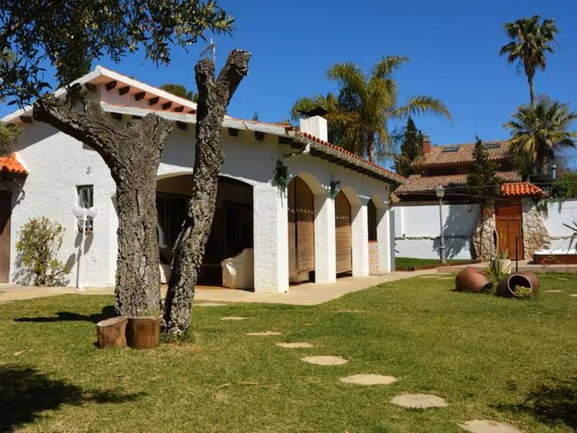 100 M² Studio Flat ∙ 1 Bedroom ∙ 4 Guests - Sitges