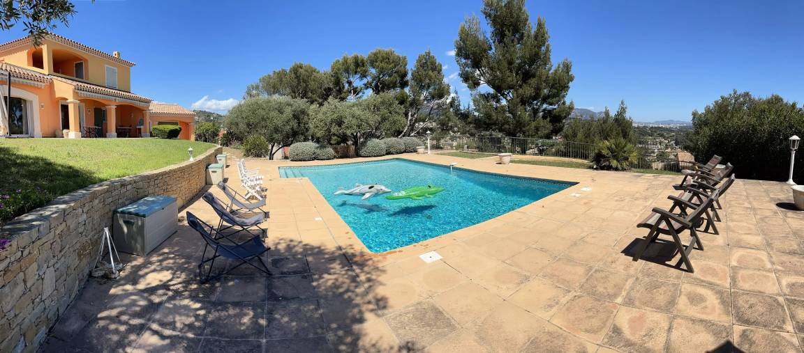 198 M² Maison De Vacances ∙ 4 Chambres ∙ 8 Personnes - Ollioules