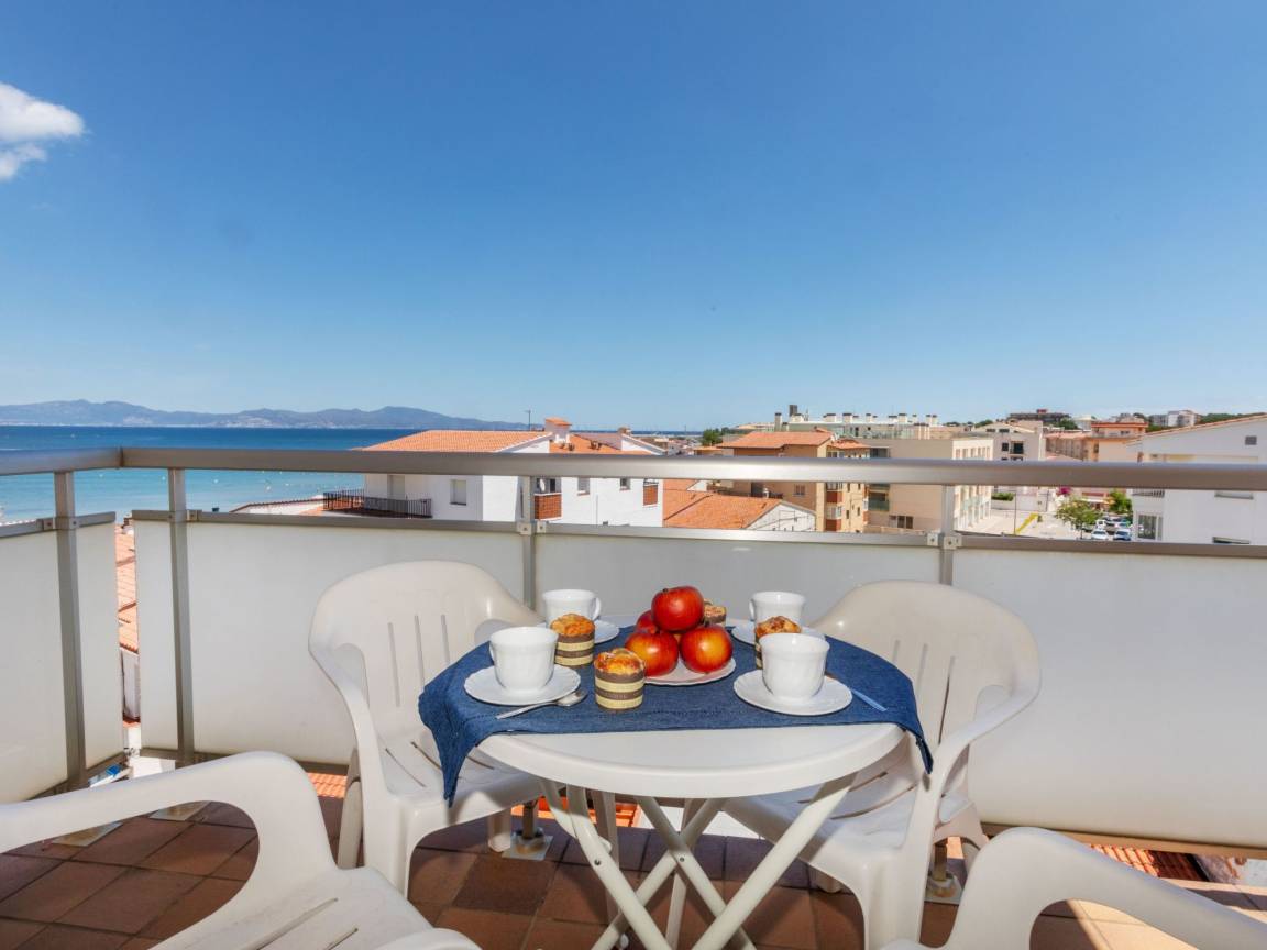 67 M² Apartamento ∙ 2 Habitaciones ∙ 4 Huéspedes - La Escala