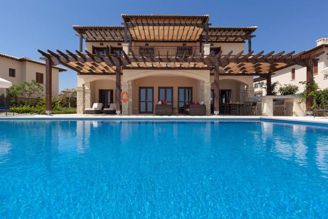 Villa ∙ 5 Bedrooms ∙ 10 Guests - Cyprus