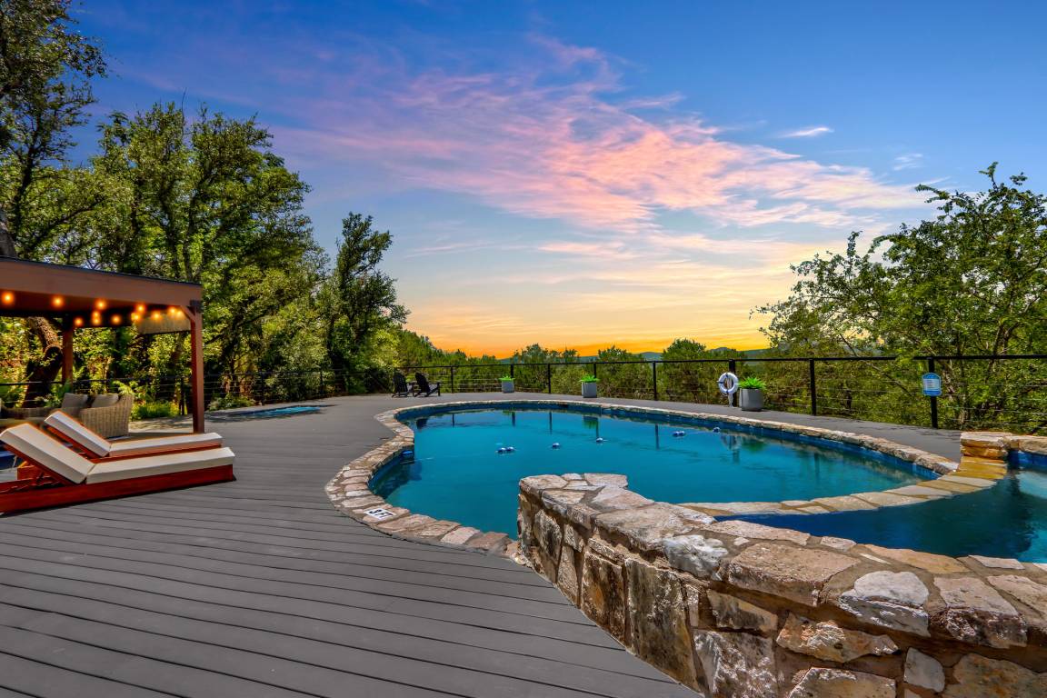 316 M² House ∙ 4 Bedrooms ∙ 15 Guests - Wimberley, TX