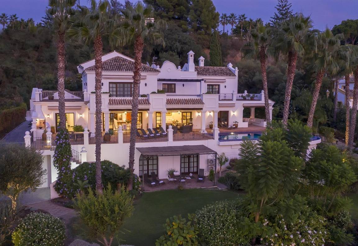 1350 M² Villa ∙ 6 Bedrooms ∙ 12 Guests - Estepona