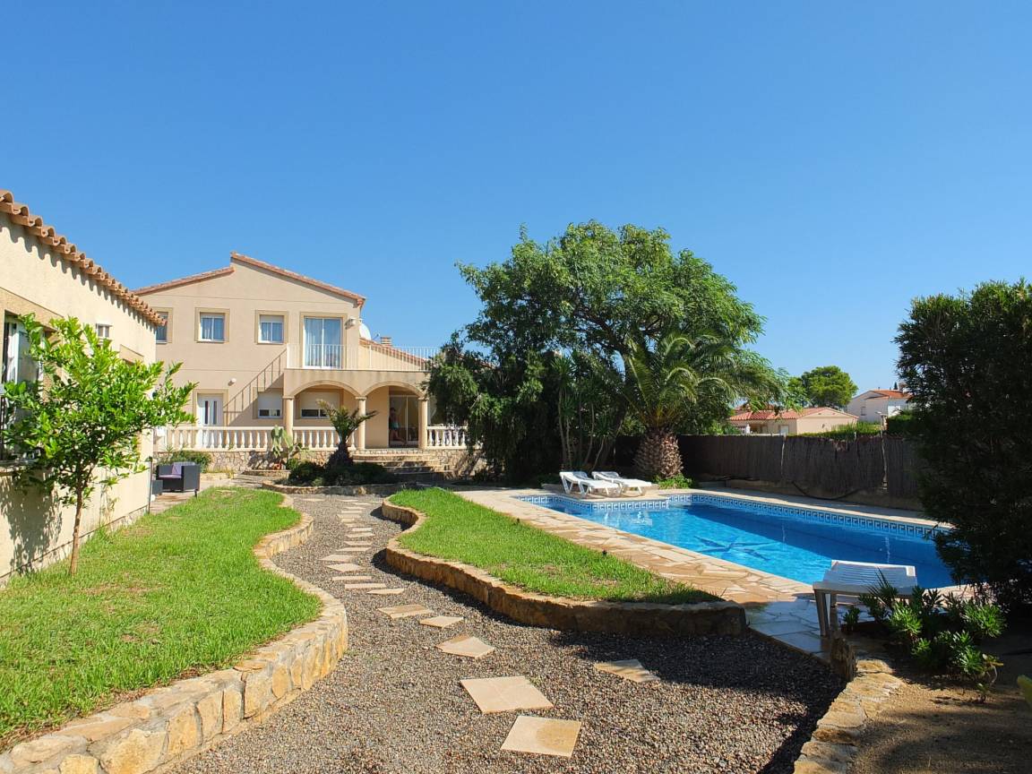 220 M² Villa ∙ 3 Bedrooms ∙ 6 Guests - L'Ametlla de Mar