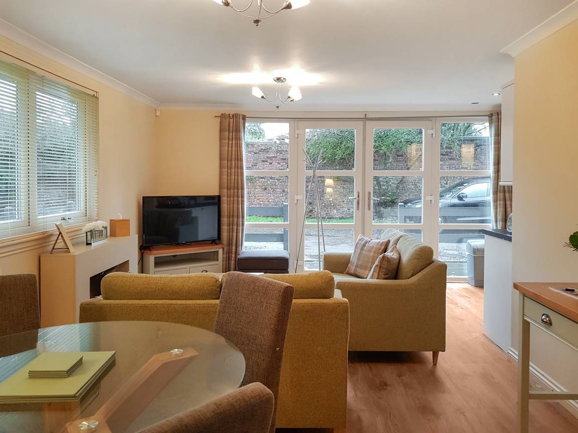 Cottage ∙ 2 Bedrooms ∙ 4 Guests - Loch Lomond