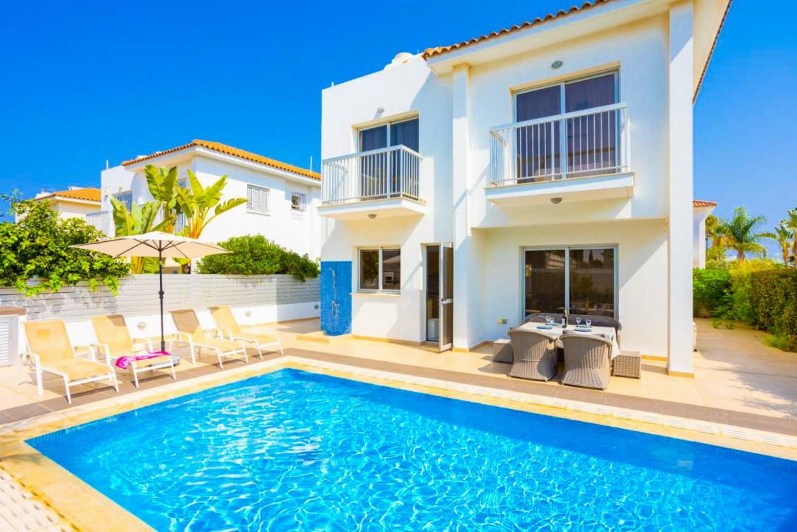 180 M² Villa ∙ 3 Bedrooms ∙ 6 Guests - Protaras