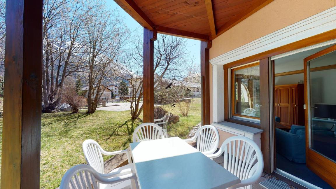 83 M² Ferienwohnung ∙ 2 Schlafzimmer ∙ 4 Gäste - Zuoz