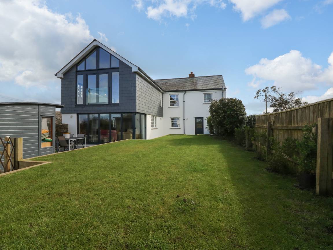 Cottage ∙ 4 Bedrooms ∙ 8 Guests - Padstow