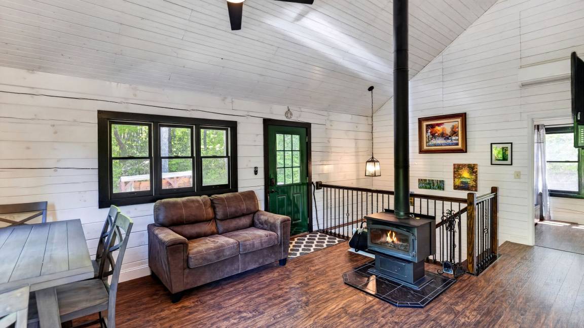 127 M² House ∙ 2 Bedrooms ∙ 6 Guests - Lake Toxaway, NC