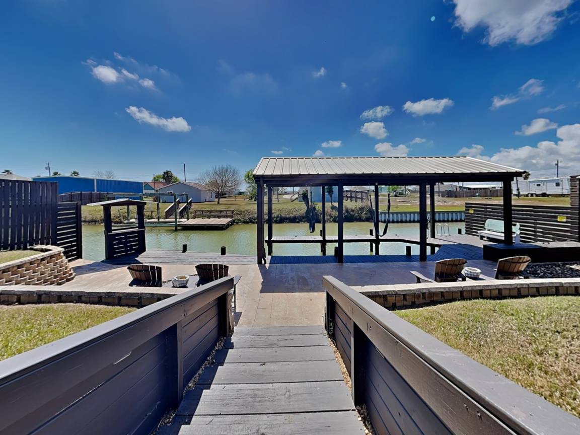 124 M² House ∙ 4 Bedrooms ∙ 8 Guests - Bayside, TX