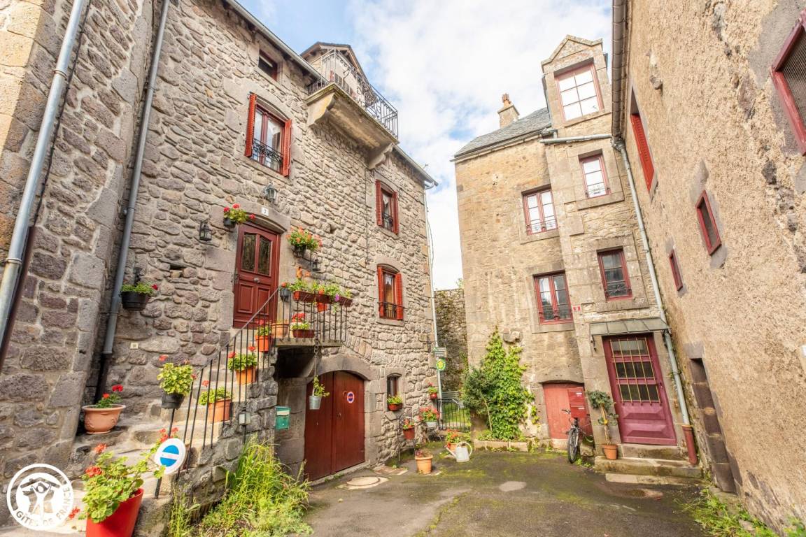 90 M² Gîte ∙ 3 Chambres ∙ 6 Personnes - Besse-et-Saint-Anastaise