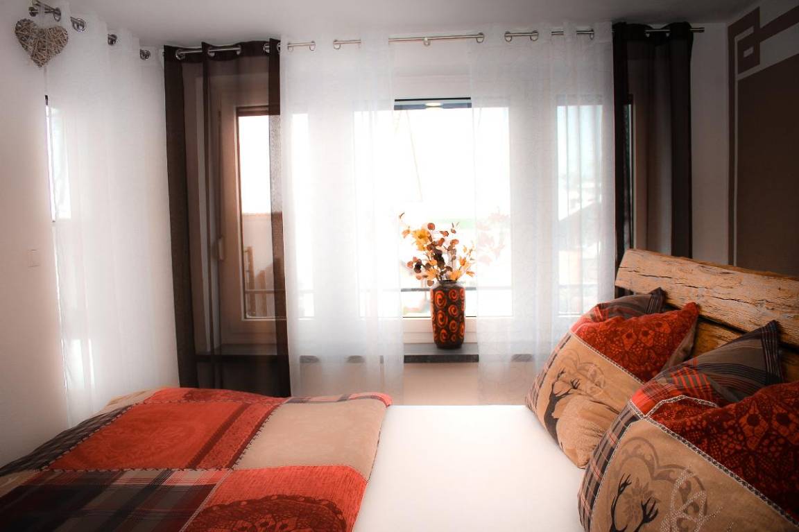 75 M² Ferienwohnung ∙ 2 Schlafzimmer ∙ 4 Gäste - Viechtach