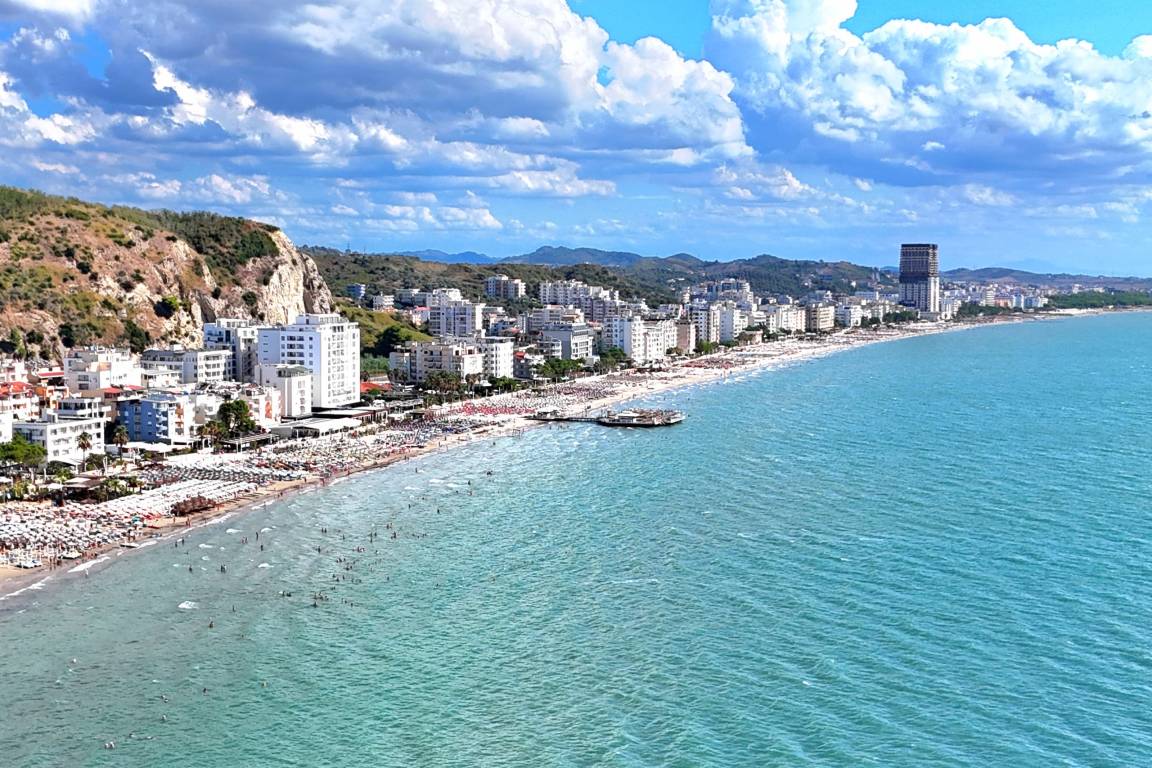 65 M² Apartment ∙ 1 Bedroom ∙ 4 Guests - Durrës