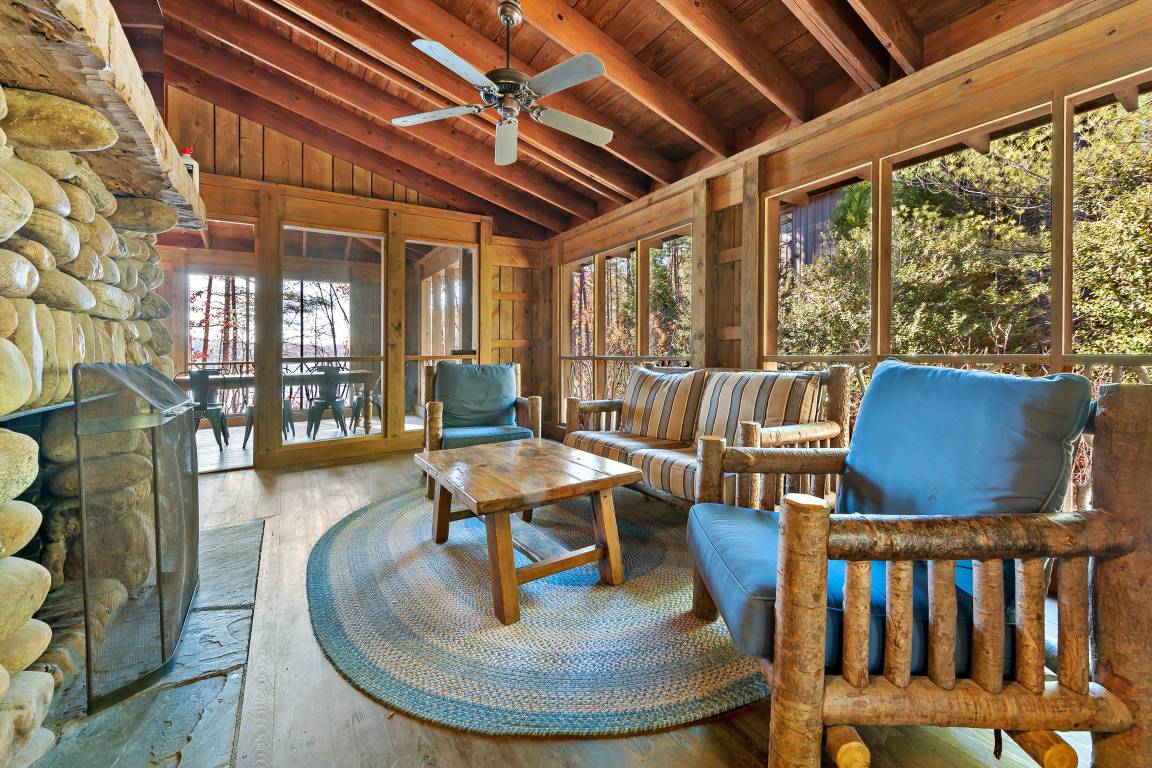 260 M² House ∙ 3 Bedrooms ∙ 8 Guests - Lake James, NC