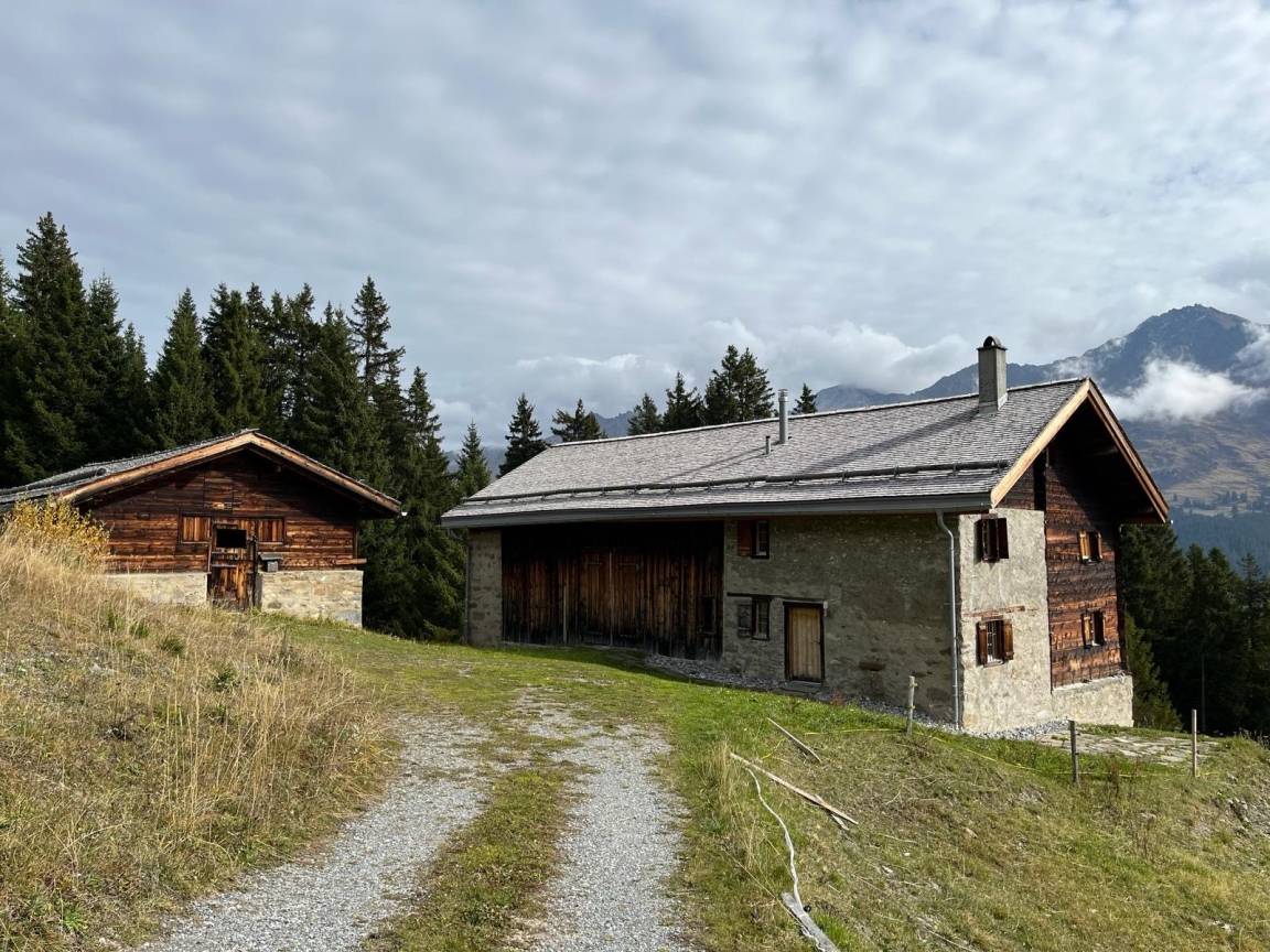 180 M² Chalet ∙ 4 Bedrooms ∙ 10 Guests - Valbella